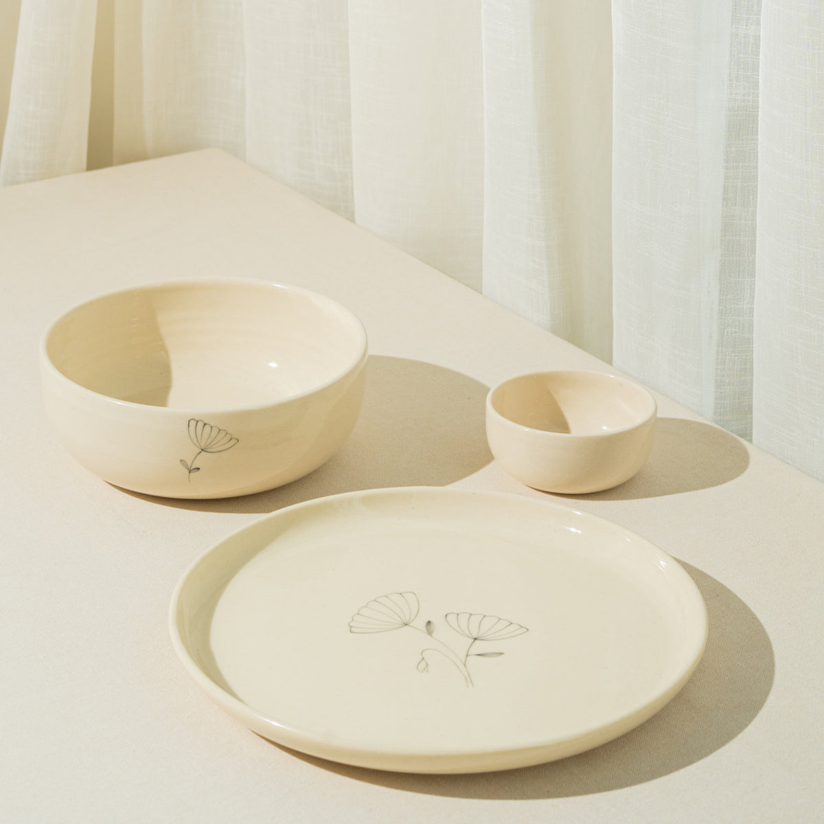 Poppy Dinner Set | 14 pcs | White Base – Lagavi